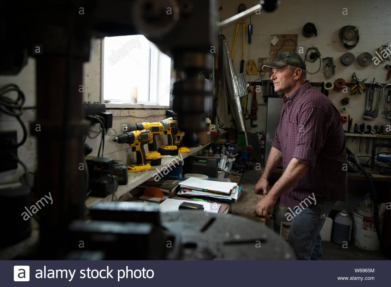 Looking out of a workshop hi-res stock photography and images - Alamy
