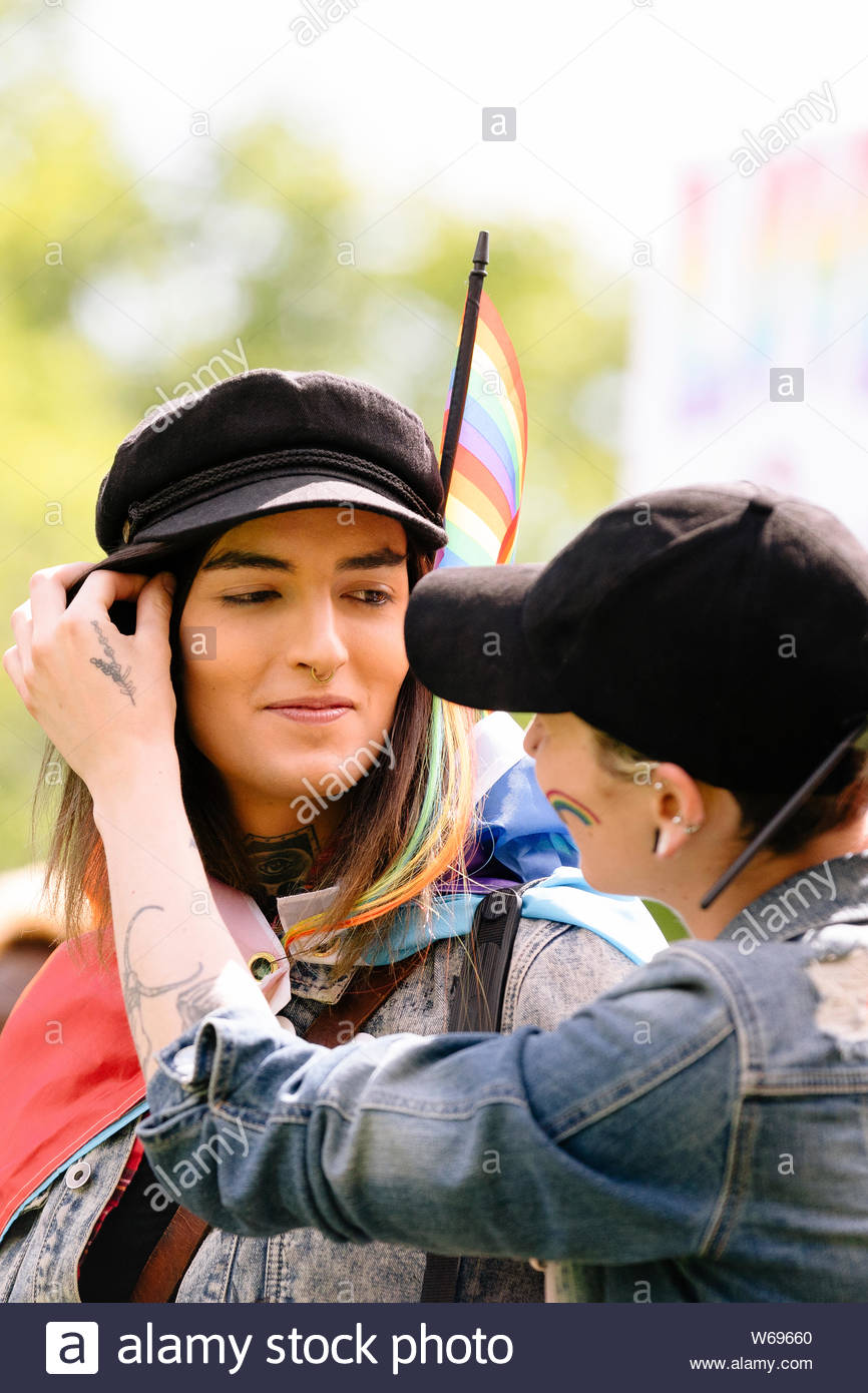 Lgbtq couple hi-res stock photography and images - Alamy