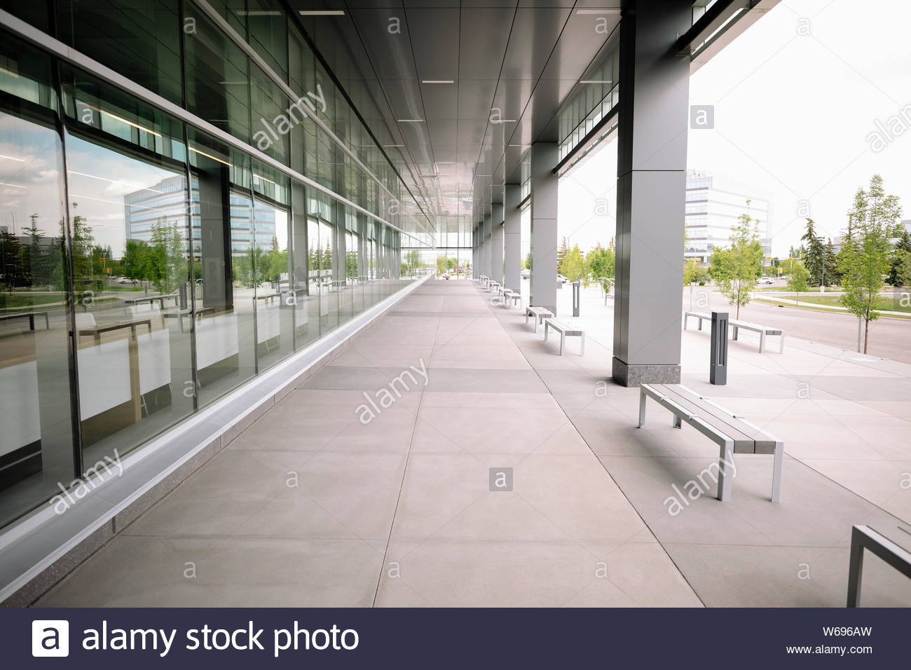 Empty building exterior hi-res stock photography and images - Alamy