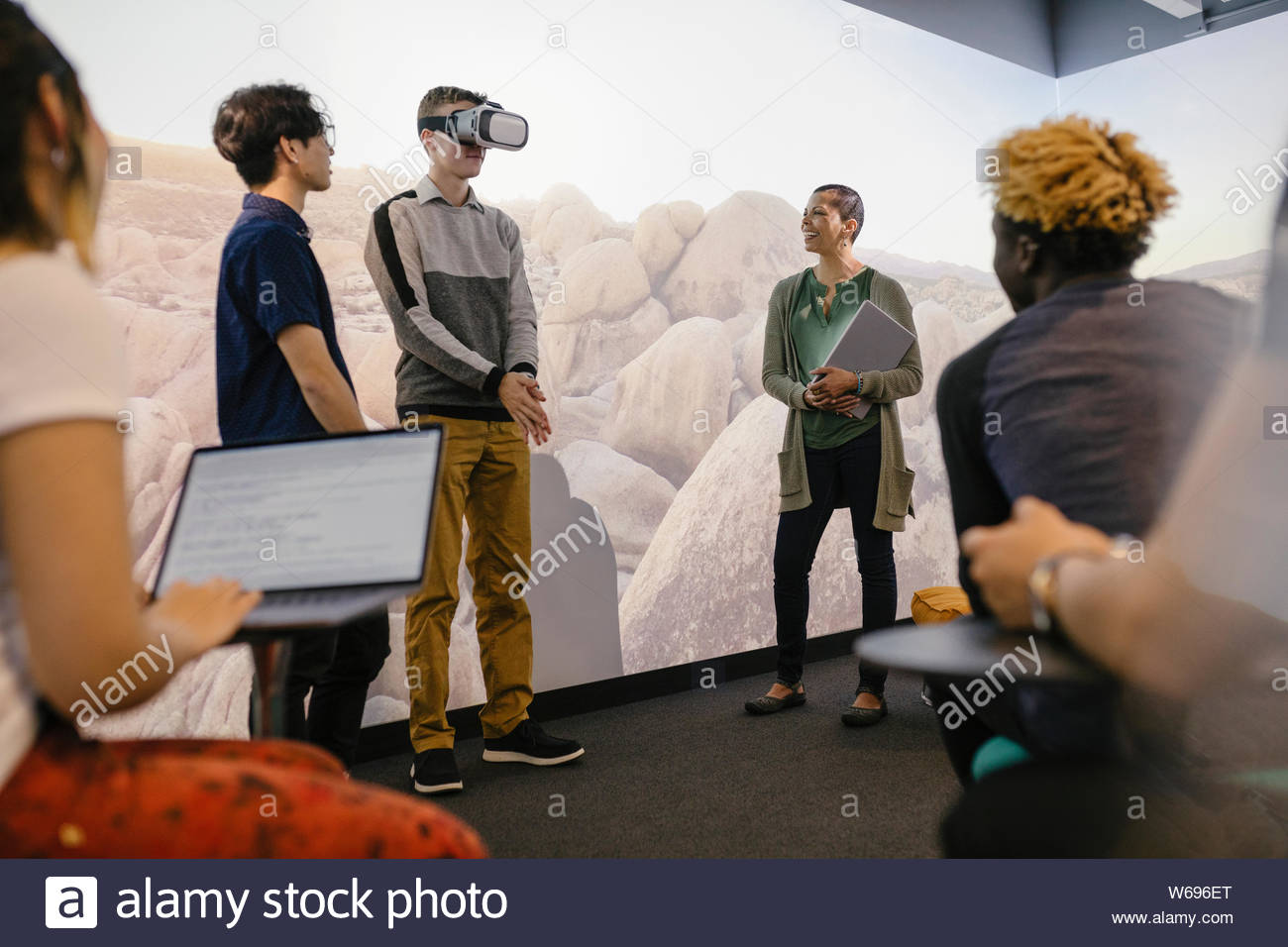 Interactive class hi-res stock photography and images - Alamy