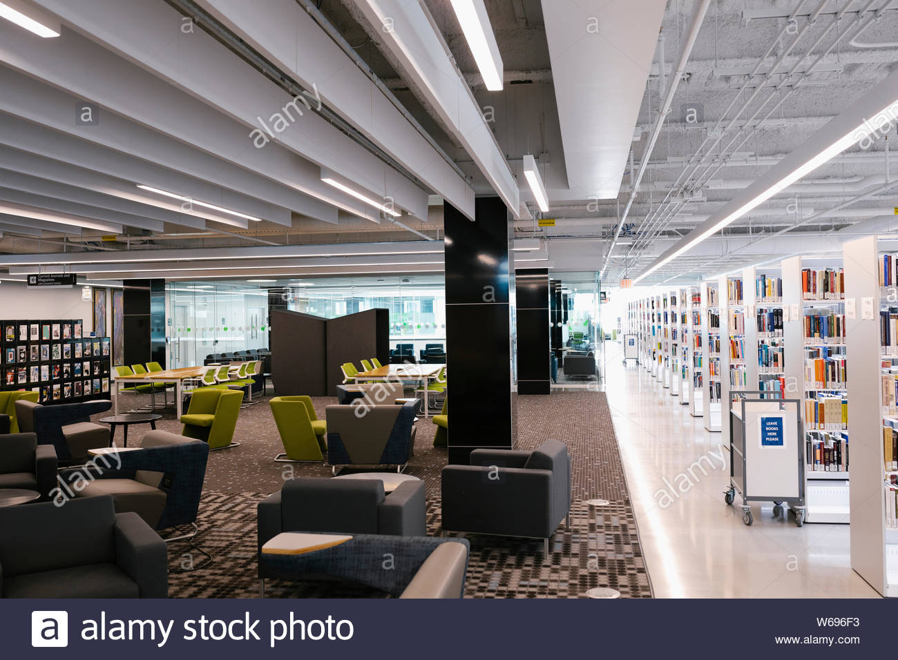 Modern library interior hi-res stock photography and images - Alamy