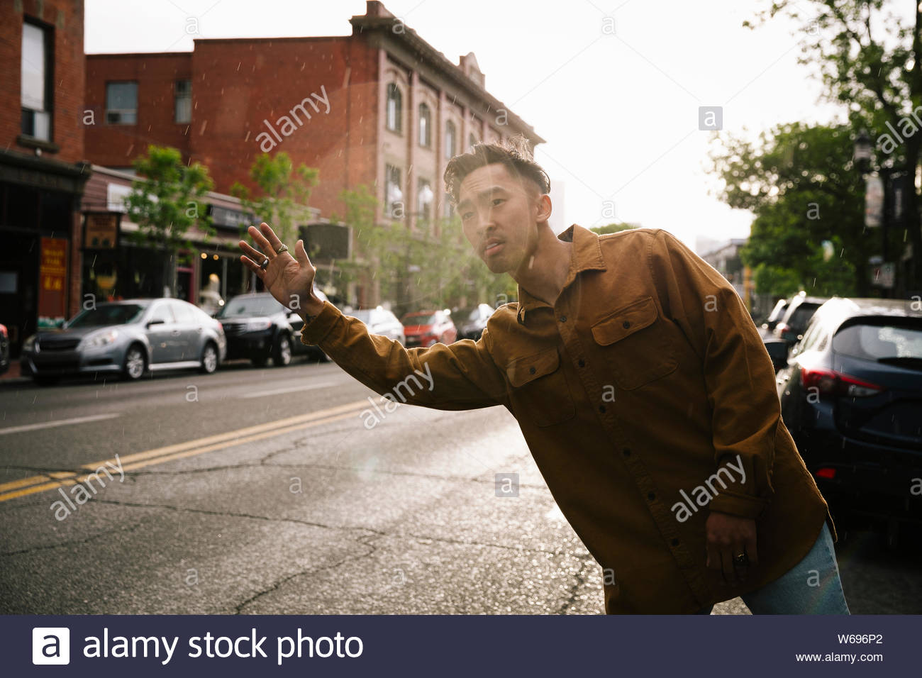 Street hailing hi-res stock photography and images - Alamy