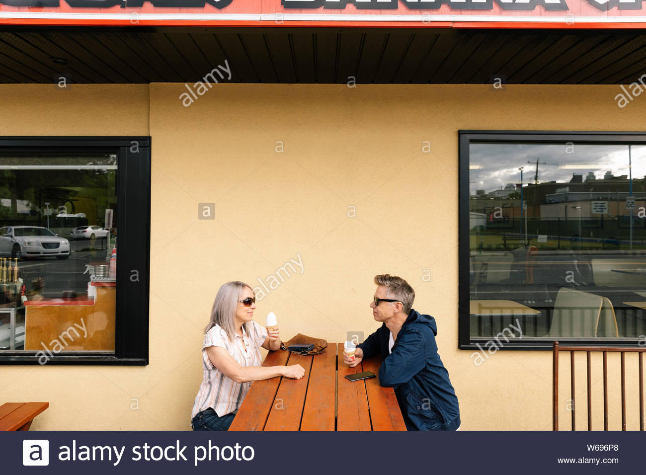 Couple drive in hi-res stock photography and images - Alamy