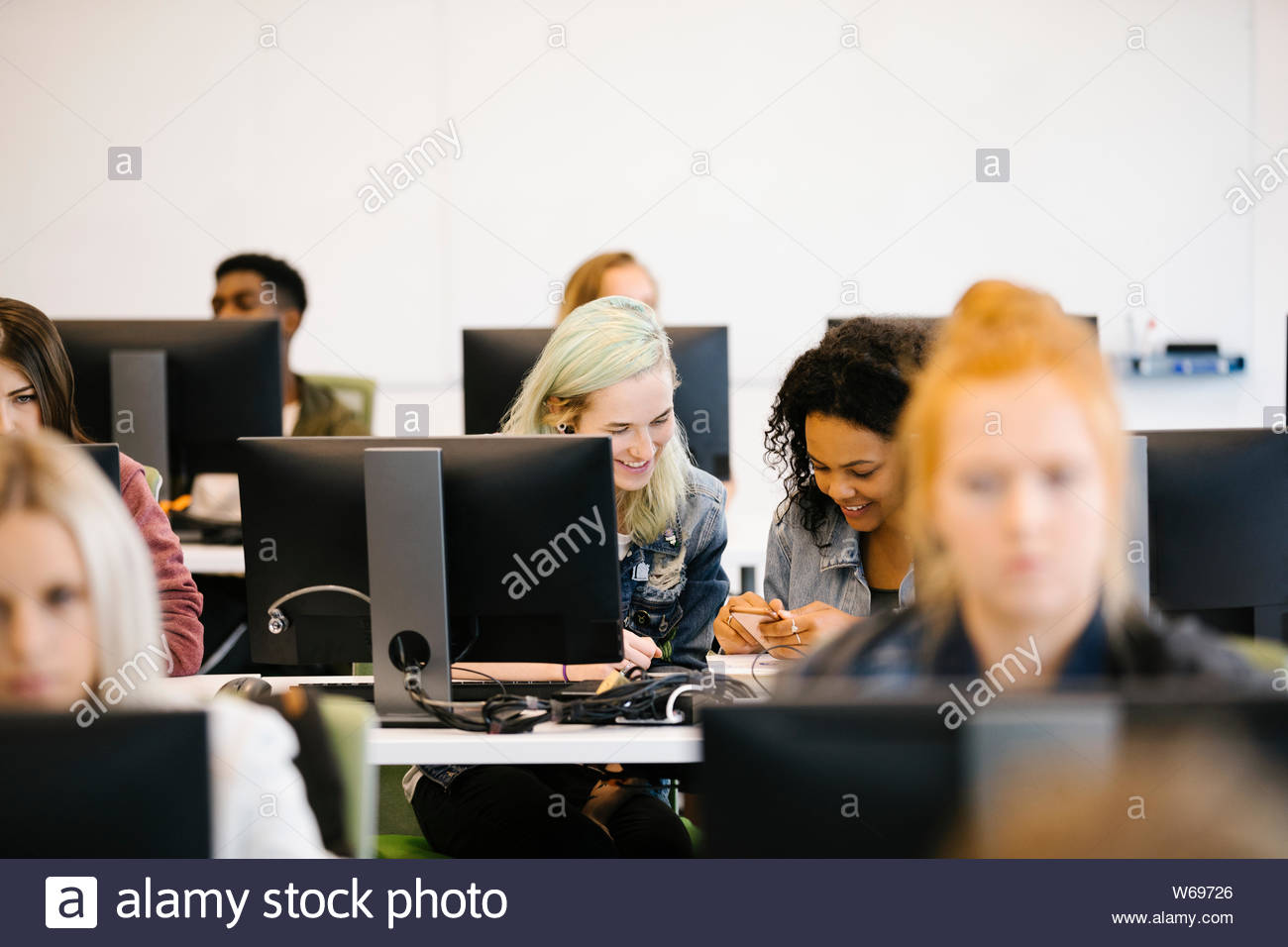 Studying technology hi-res stock photography and images - Alamy