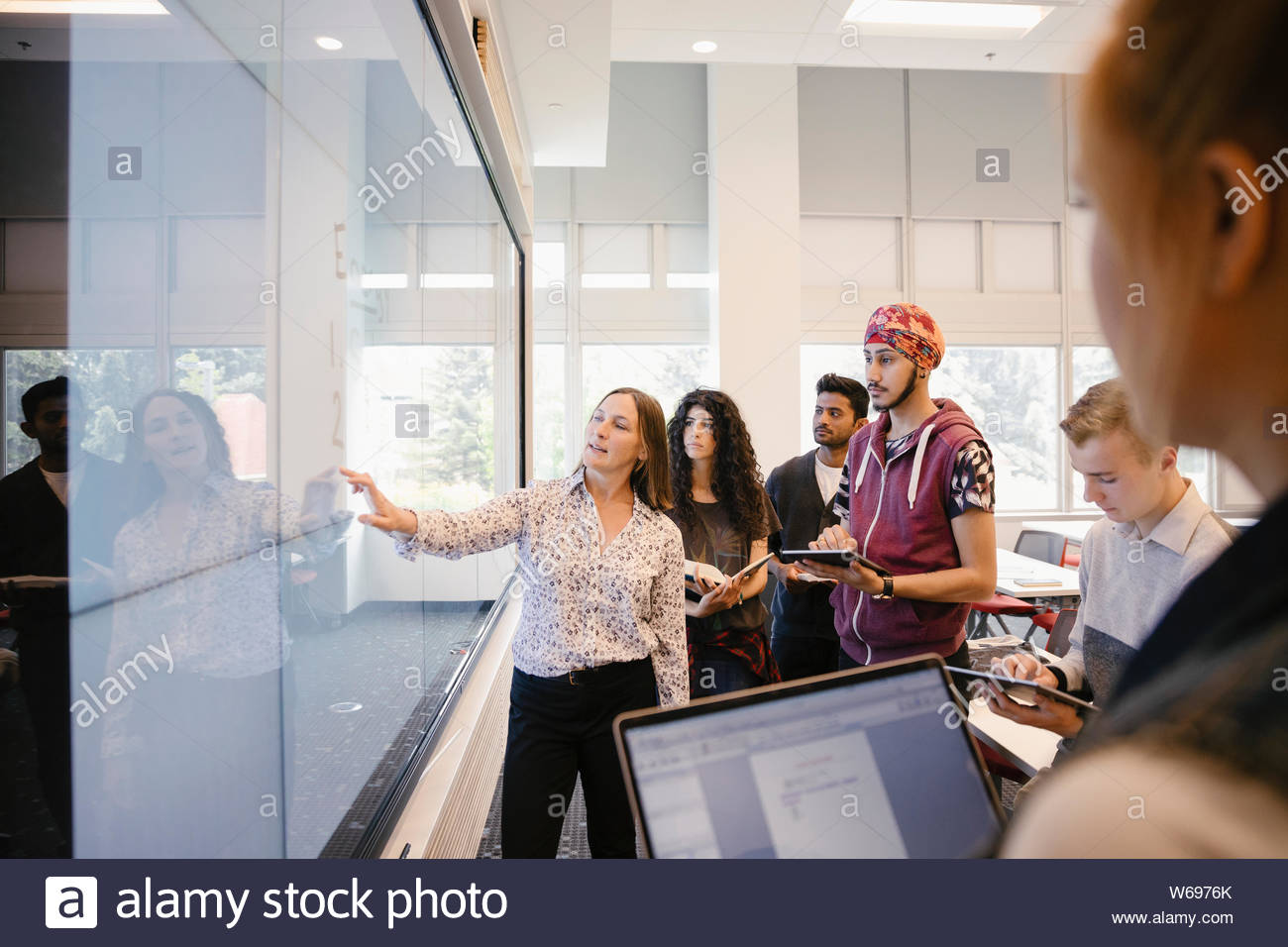 Smartboard classroom hi-res stock photography and images - Alamy