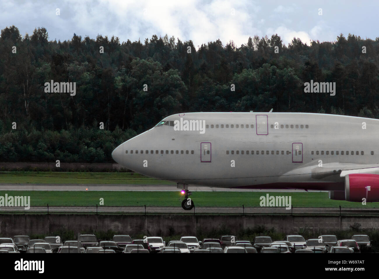 Airport cargo loading cars hi-res stock photography and images - Alamy