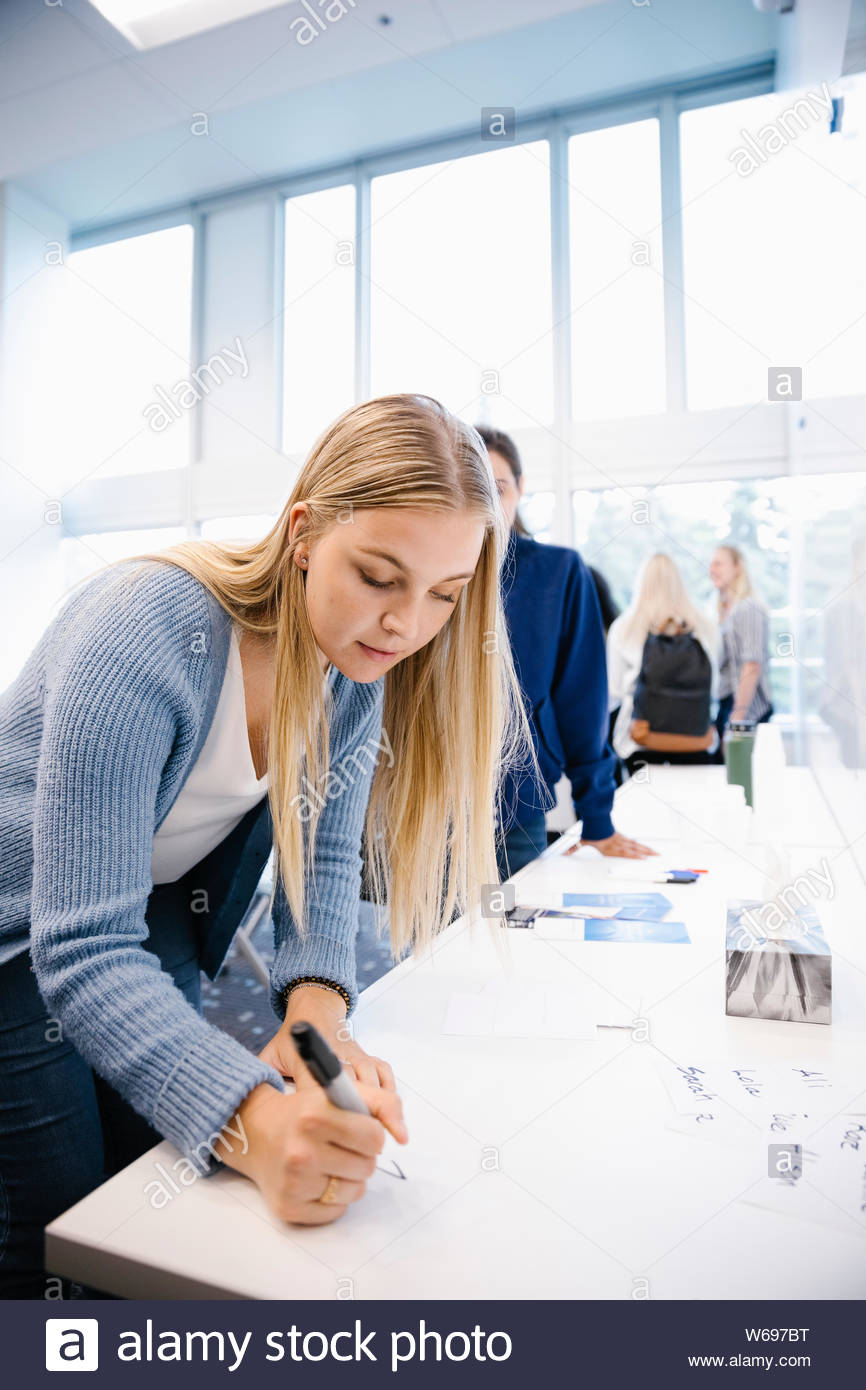 College classroom writing hi-res stock photography and images - Alamy