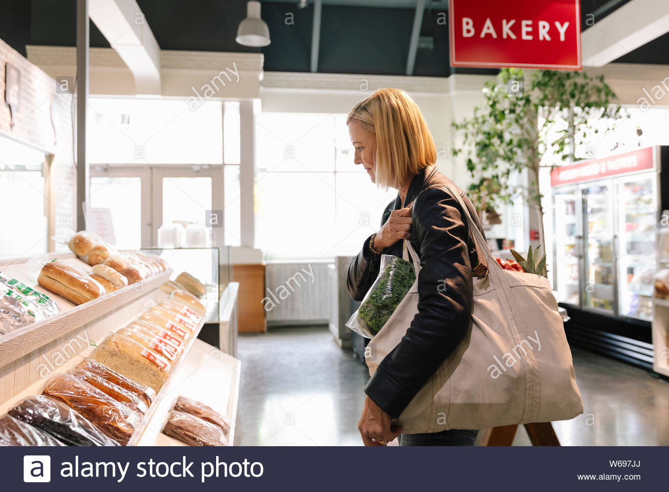 Store bread hi-res stock photography and images - Alamy