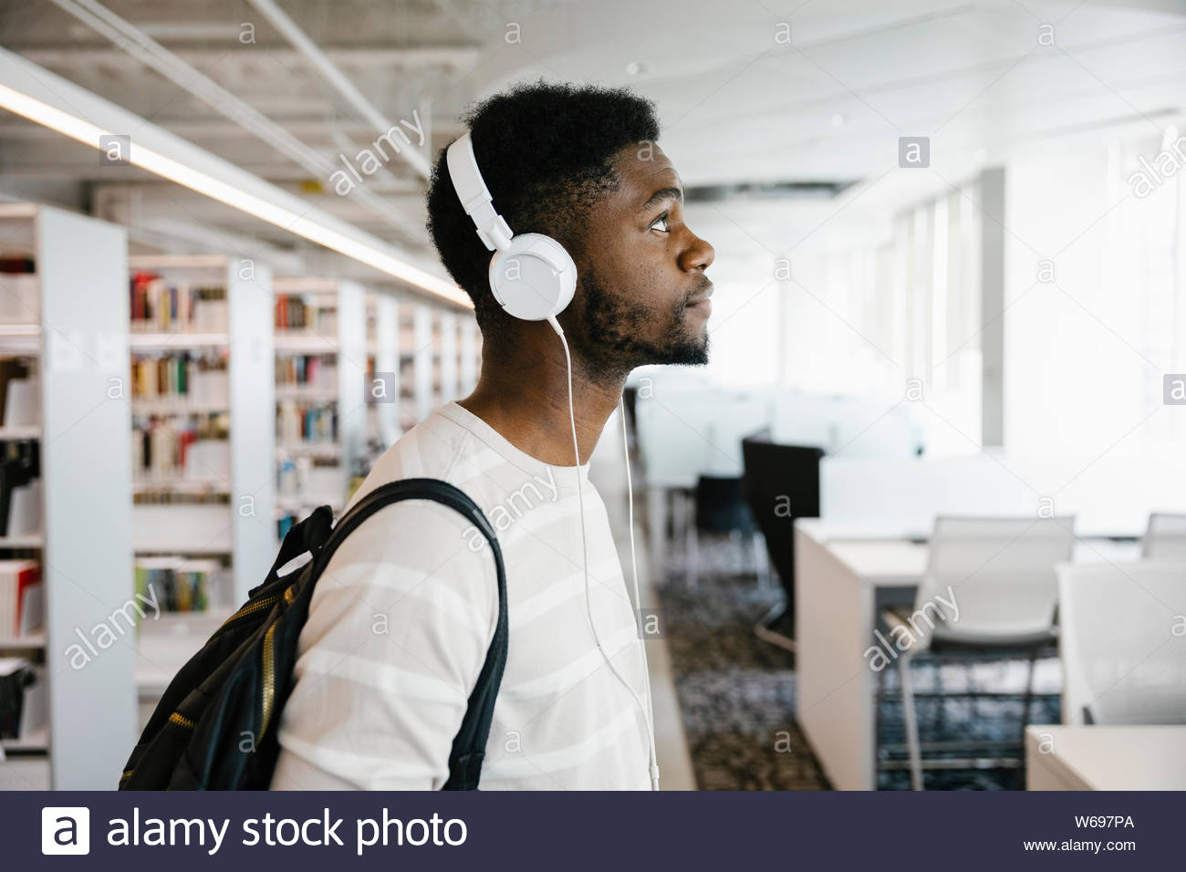 Student in library with headphones hi-res stock photography and images ...