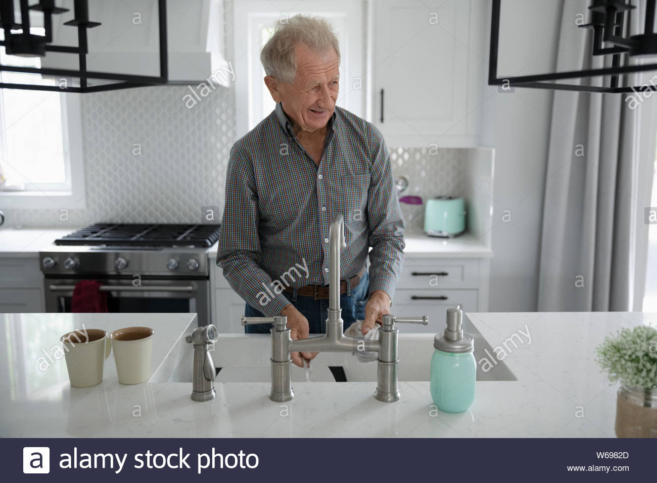 Simple dishes hi-res stock photography and images - Alamy