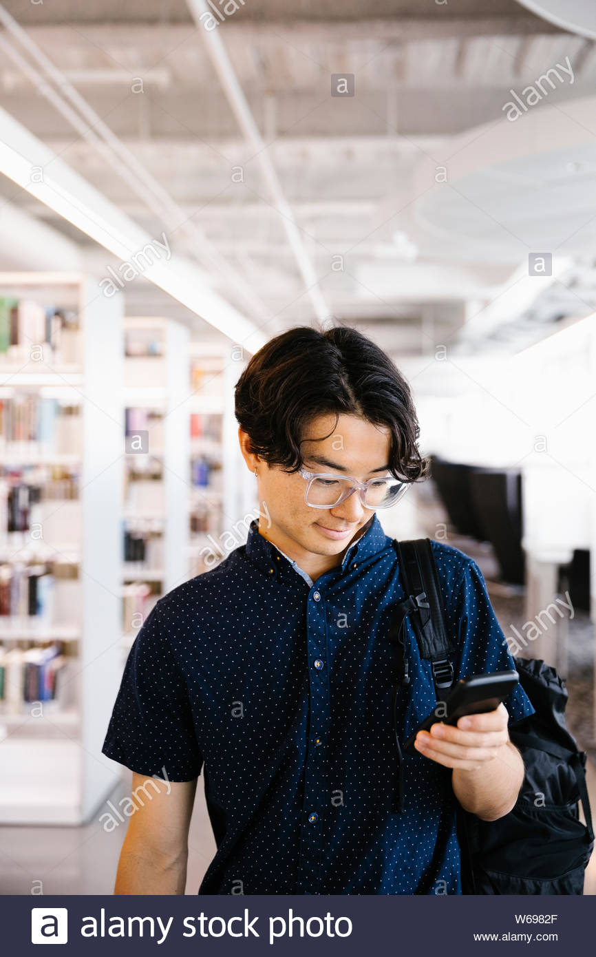 Secondary student smartphone hi-res stock photography and images - Alamy