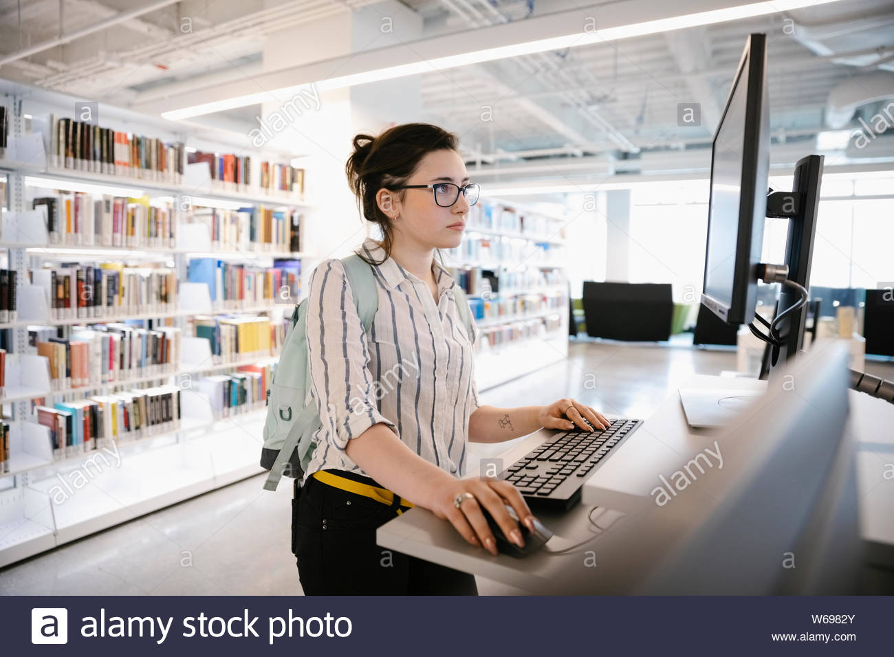 Computer library student university hi-res stock photography and images ...