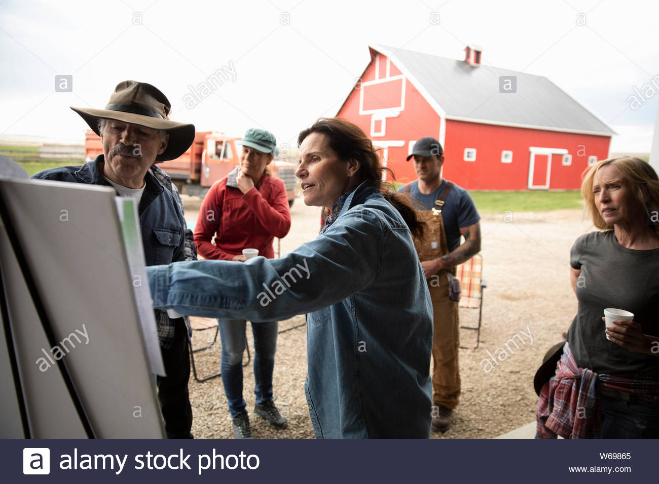 Farmers business meeting hi-res stock photography and images - Alamy