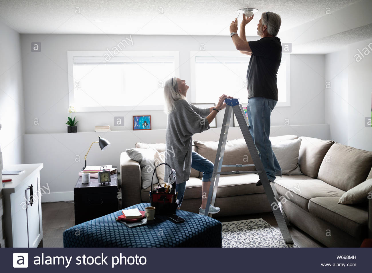 Installing smoke detector hi-res stock photography and images - Alamy