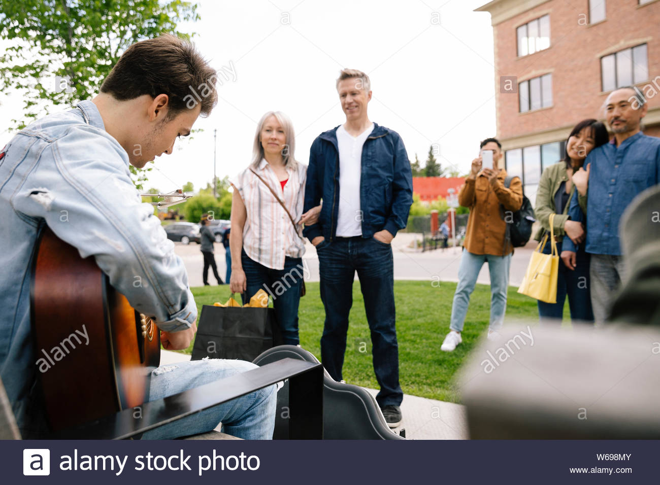 Watching the crowd hi-res stock photography and images - Alamy