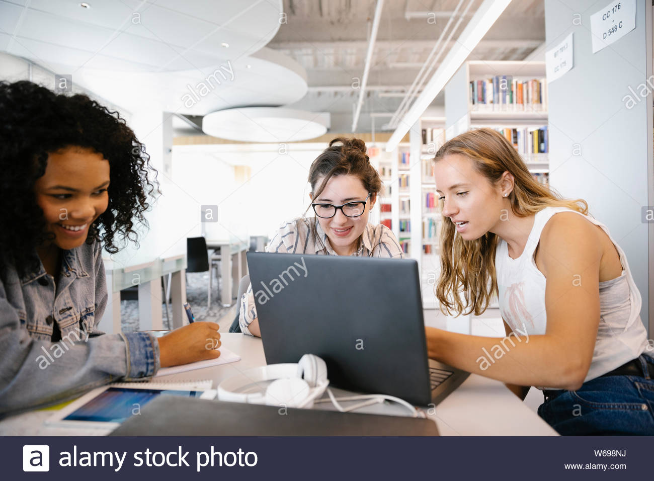 Teamwork using hi-res stock photography and images - Alamy