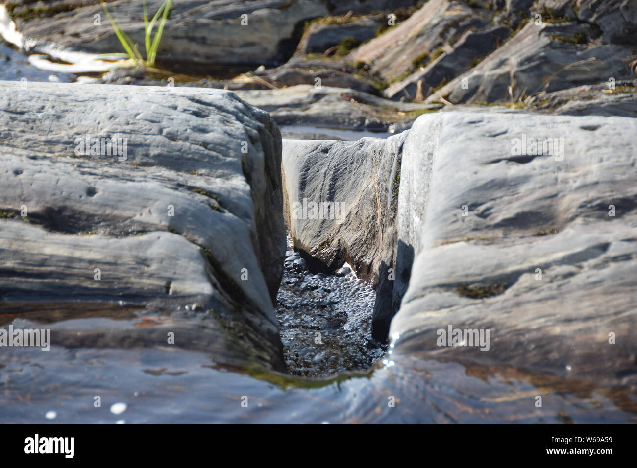 Gap between rocks hi-res stock photography and images - Alamy