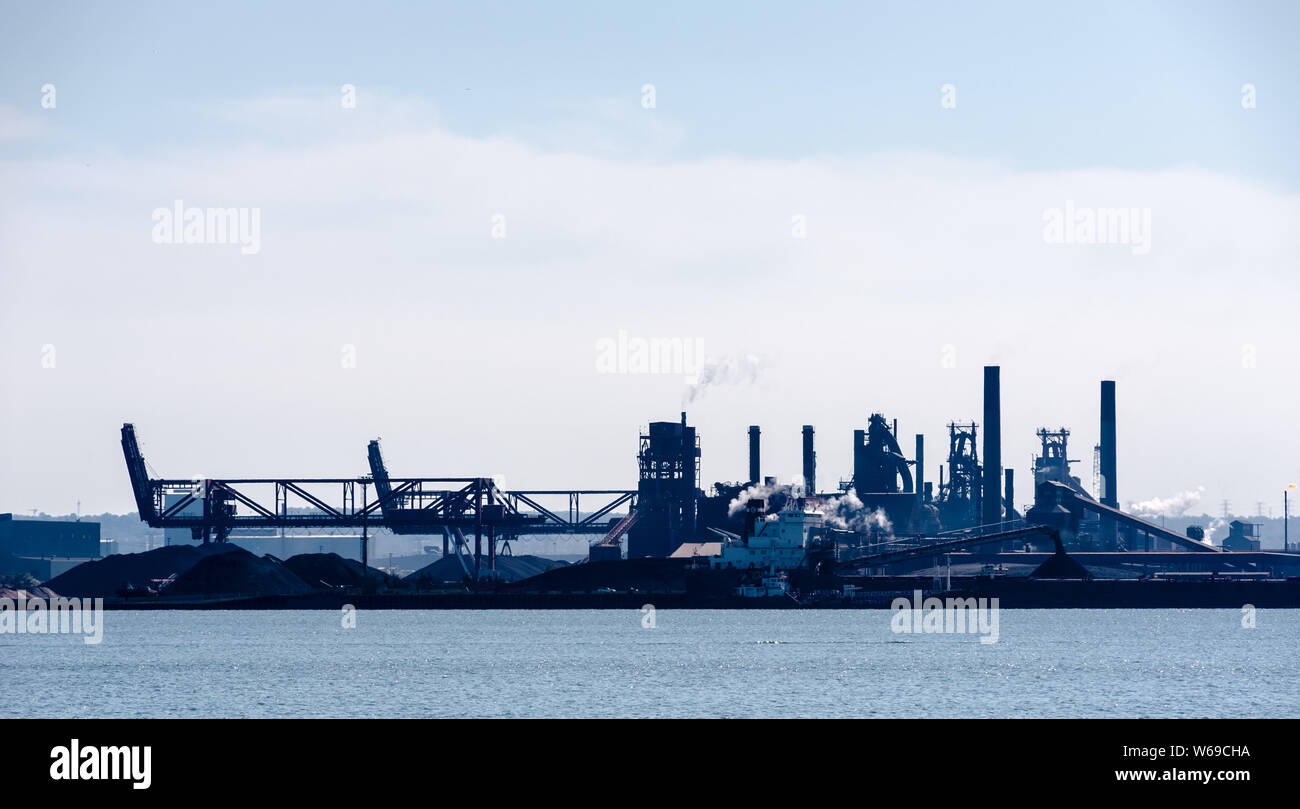 HAMILTON, ONTARIO, CANADA - SEPTEMBER 23, 2018: Large steel factories ...