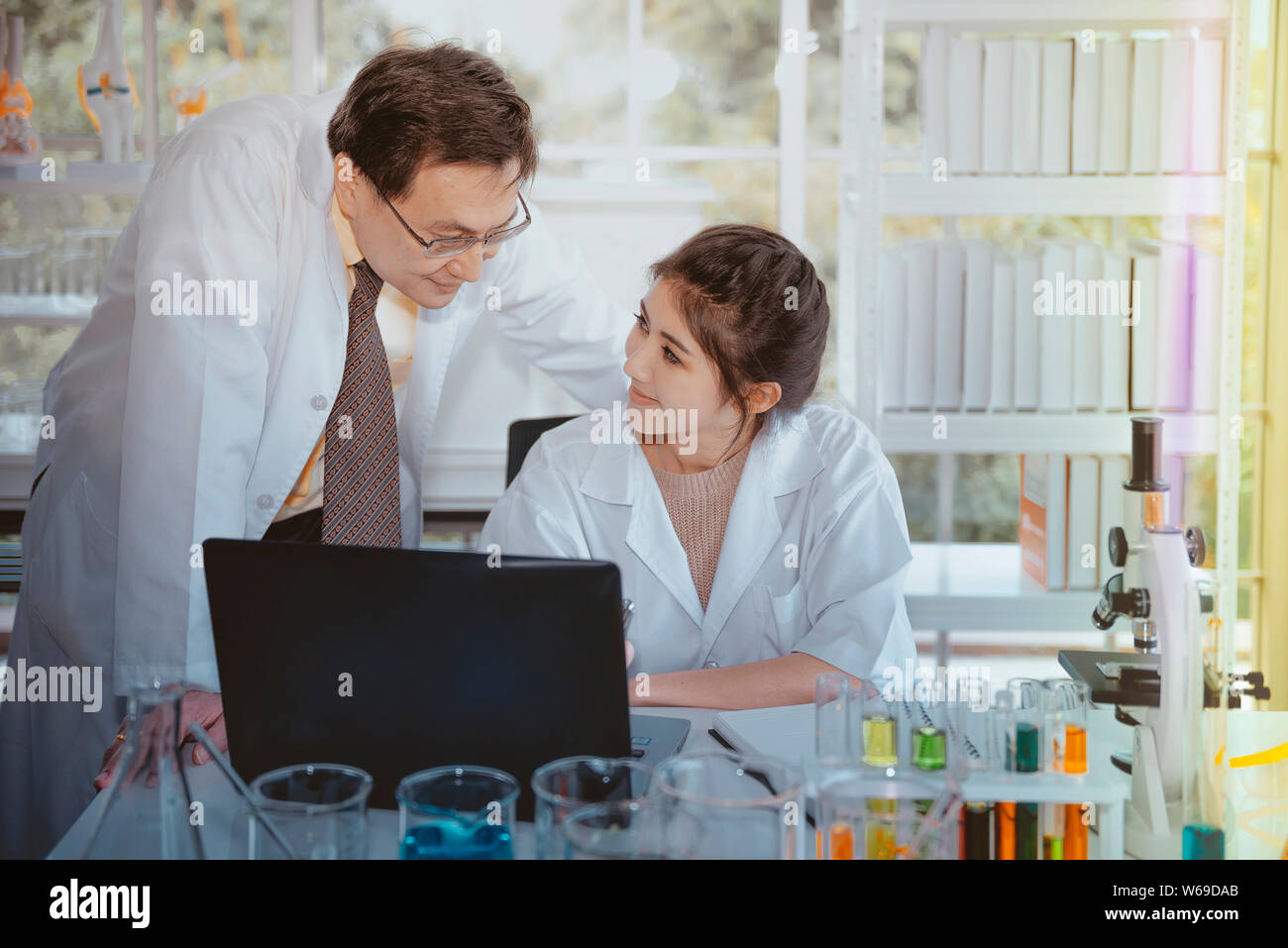 Pharmaceutical lab teaching hi-res stock photography and images - Alamy