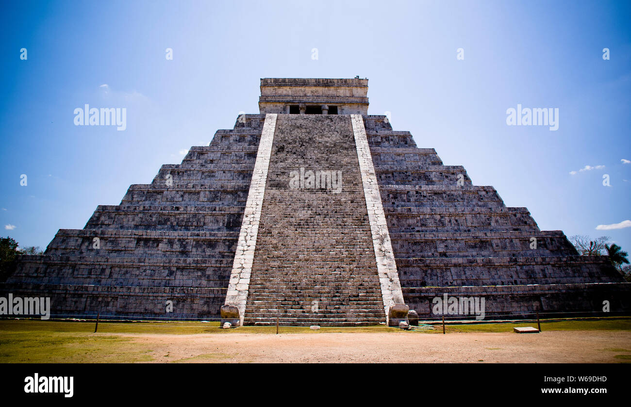 Temple of Kukulcan, main pyramid in Chichen Itza, Mexico Stock Photo ...