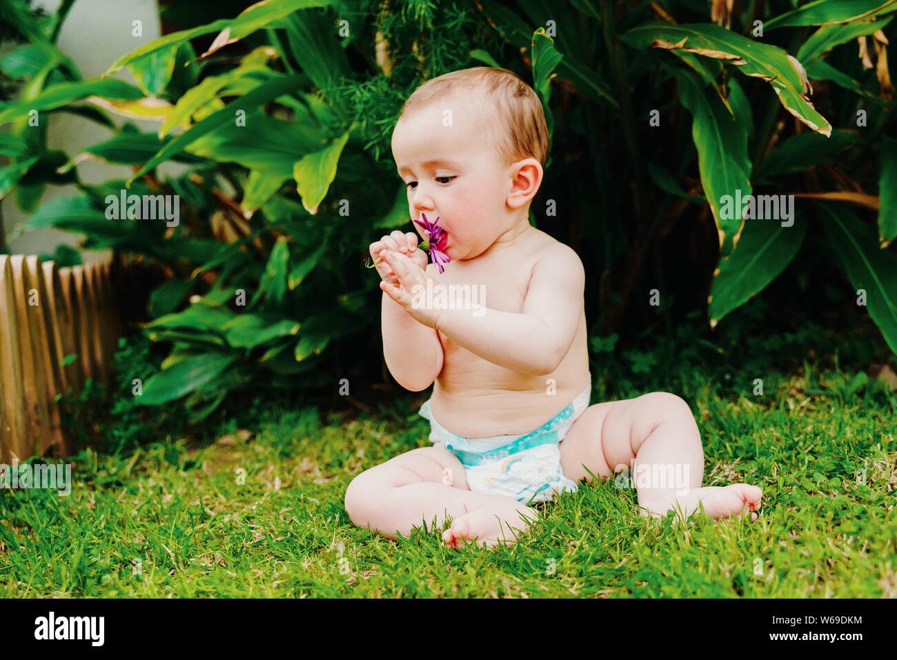 Without clothes hi-res stock photography and images - Alamy