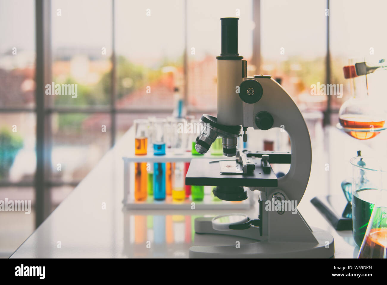 Microscope beaker test tube hi-res stock photography and images - Alamy