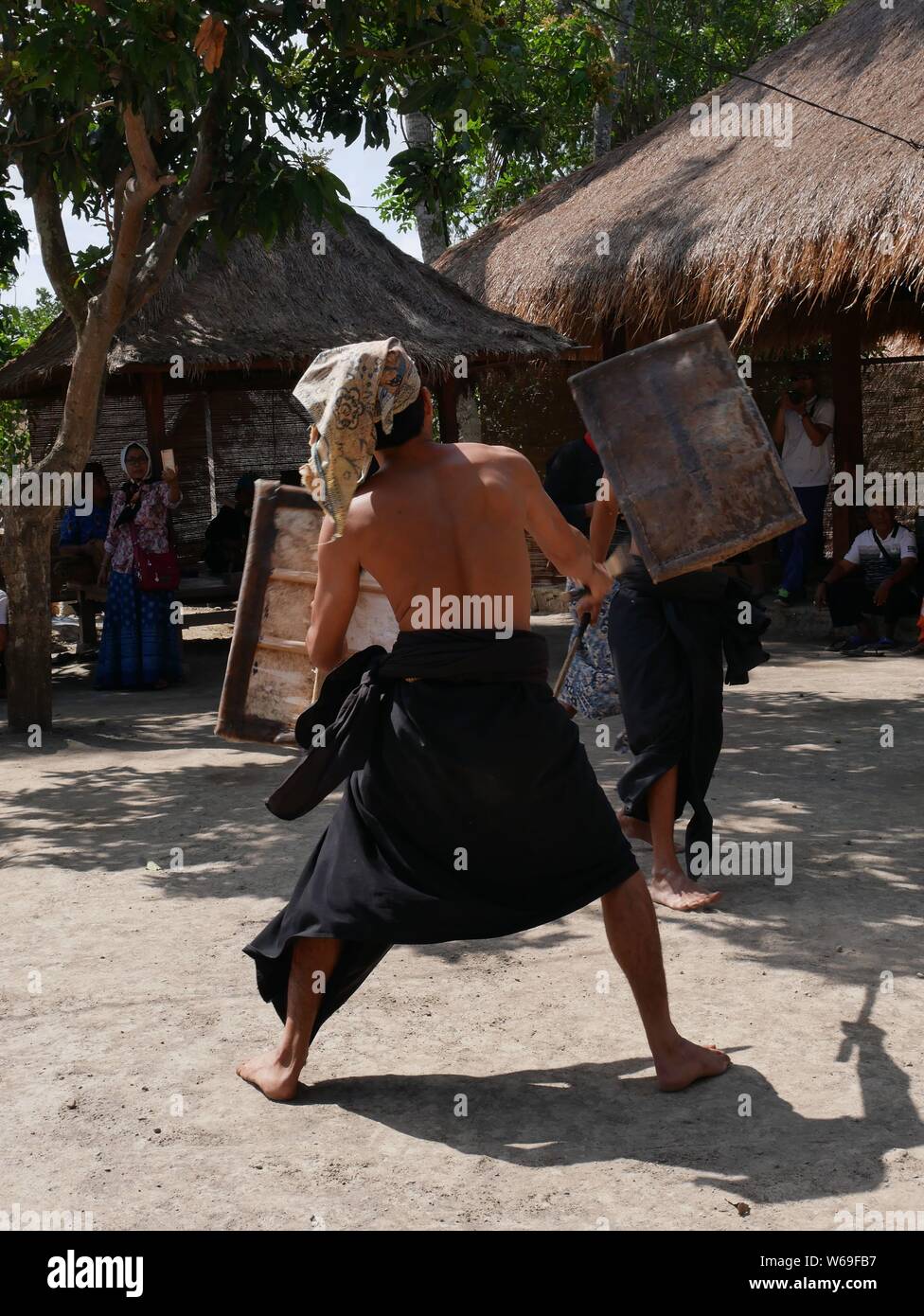 Sasak dance hi-res stock photography and images - Alamy