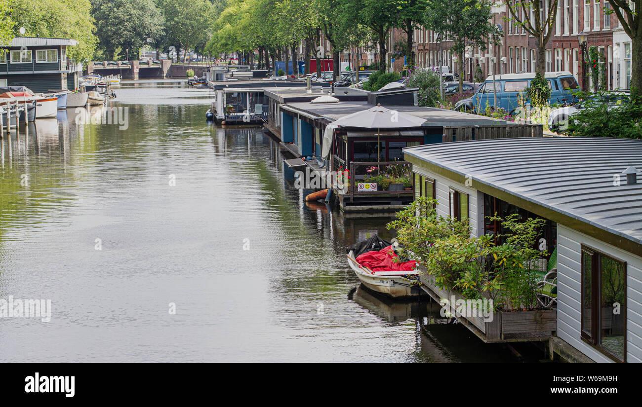 Amsterdam houseboat hi-res stock photography and images - Alamy