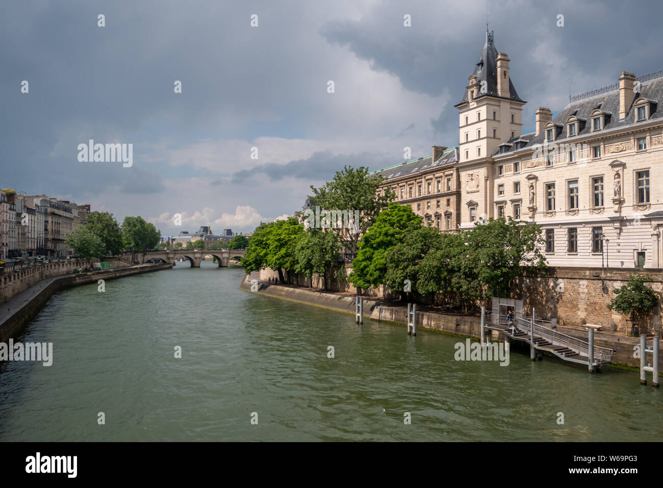 Parisian architecture france hi-res stock photography and images - Alamy