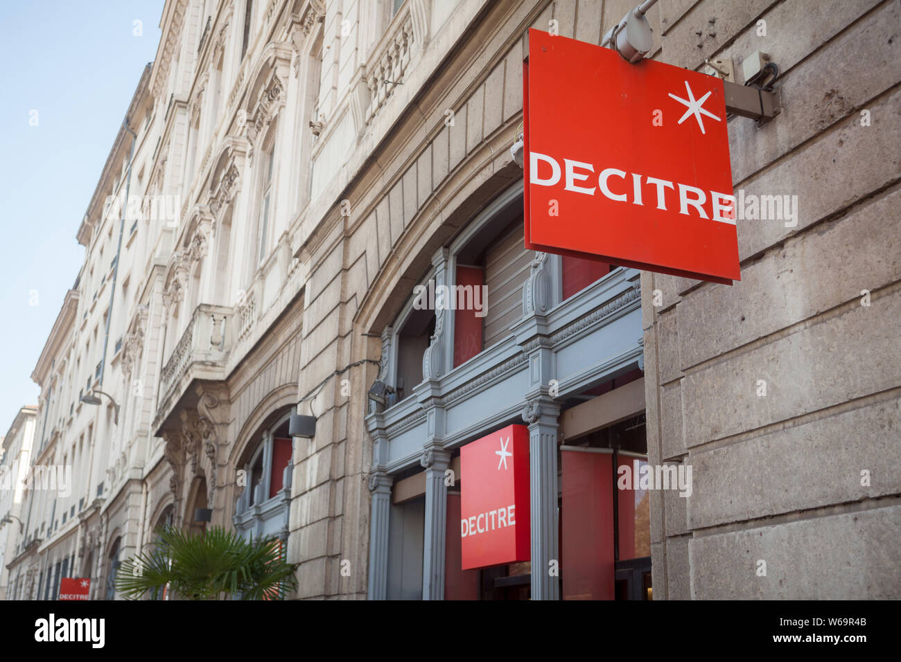 Decitre logo hi-res stock photography and images - Alamy