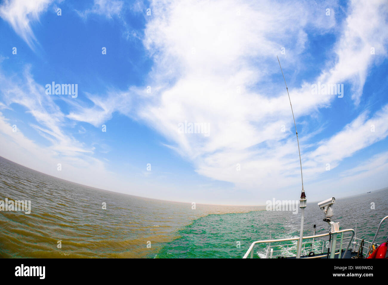 Yellow river sea china shandong hi-res stock photography and images - Alamy