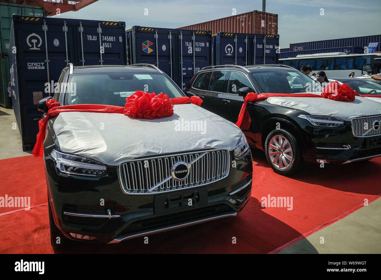 160 Volvo cars transported by a finished vehicle import block train of ...
