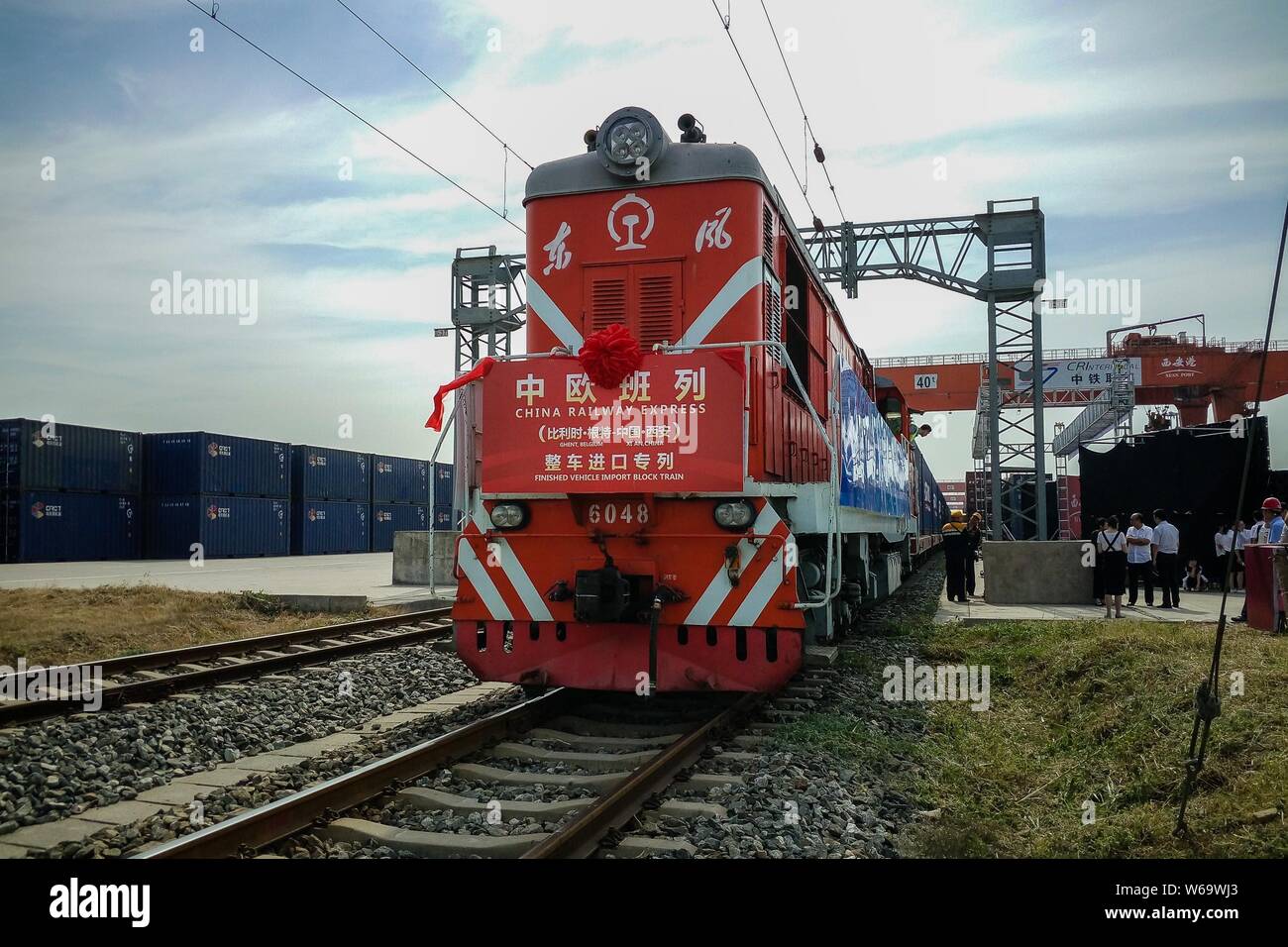 A finished vehicle import block train of China-Europe Railway Express ...