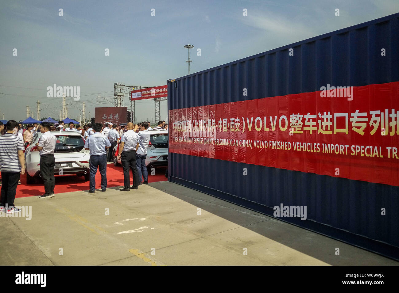 160 Volvo cars transported by a finished vehicle import block train of ...