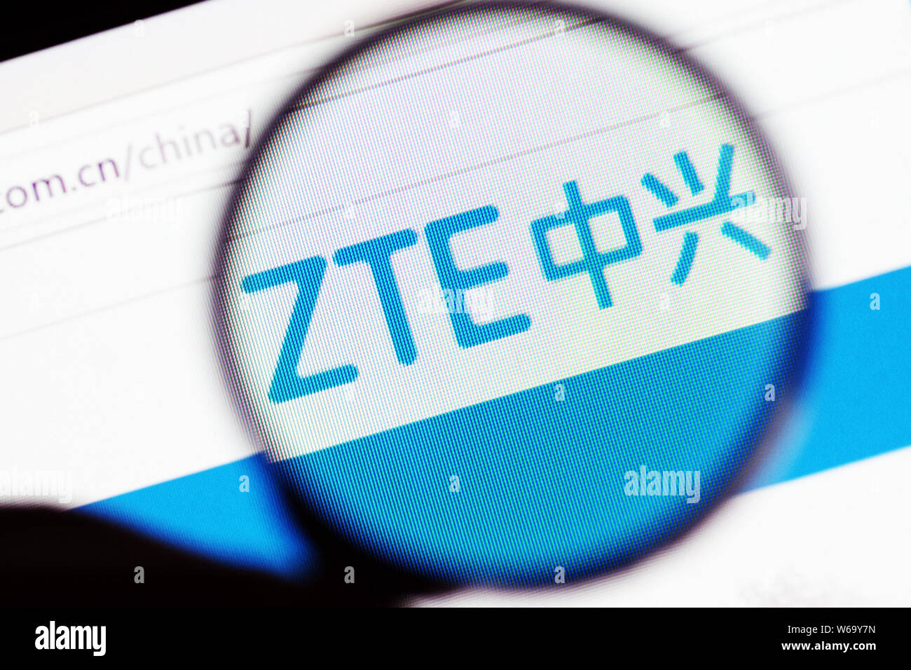 --FILE--A Chinese netizen browses the website of ZTE on his computer in ...