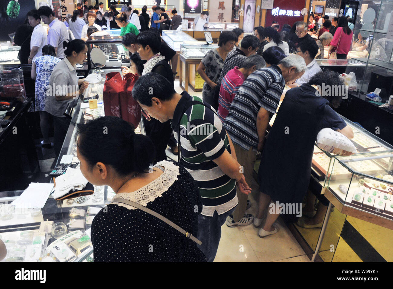 Shanghai no 1 department store hi-res stock photography and images - Alamy