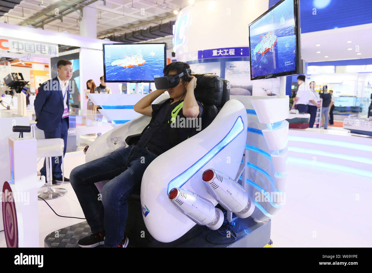 Group vr virtual reality china hi-res stock photography and images - Alamy