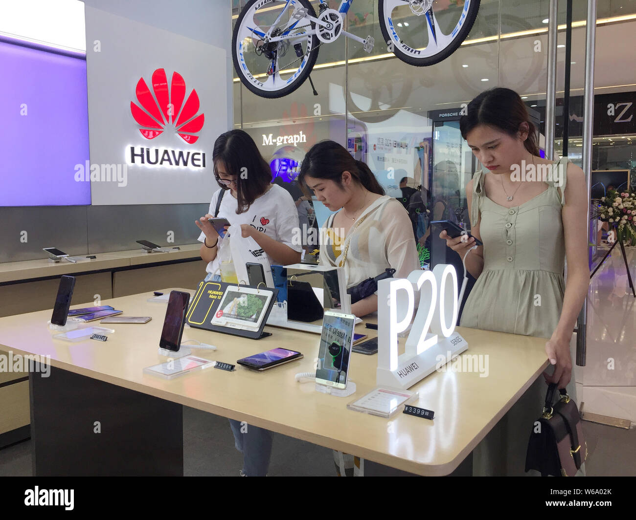 --FILE--Customers shop at a store of Huawei in Wuhan city, central ...