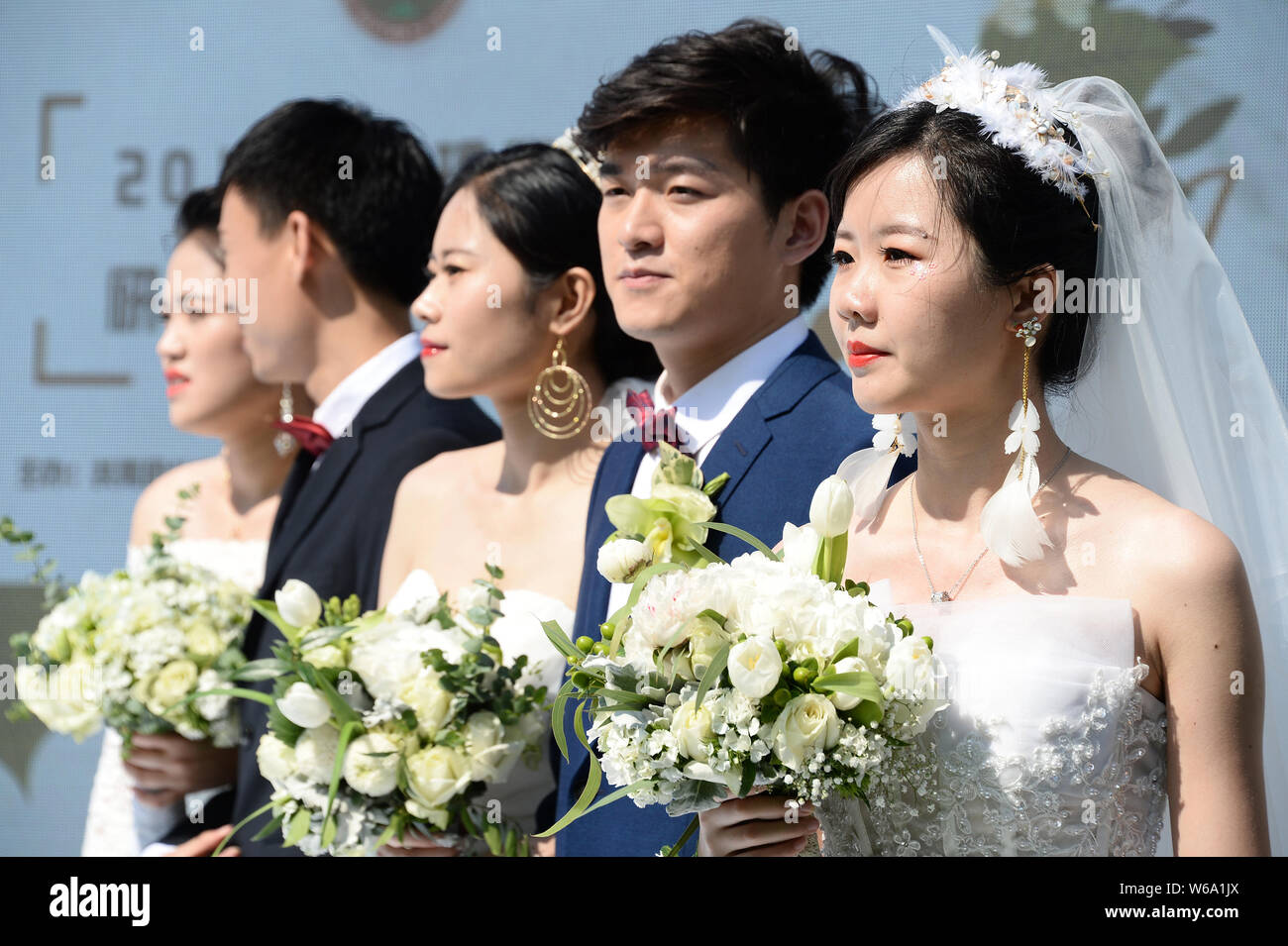 Group wedding ceremony hi-res stock photography and images - Alamy