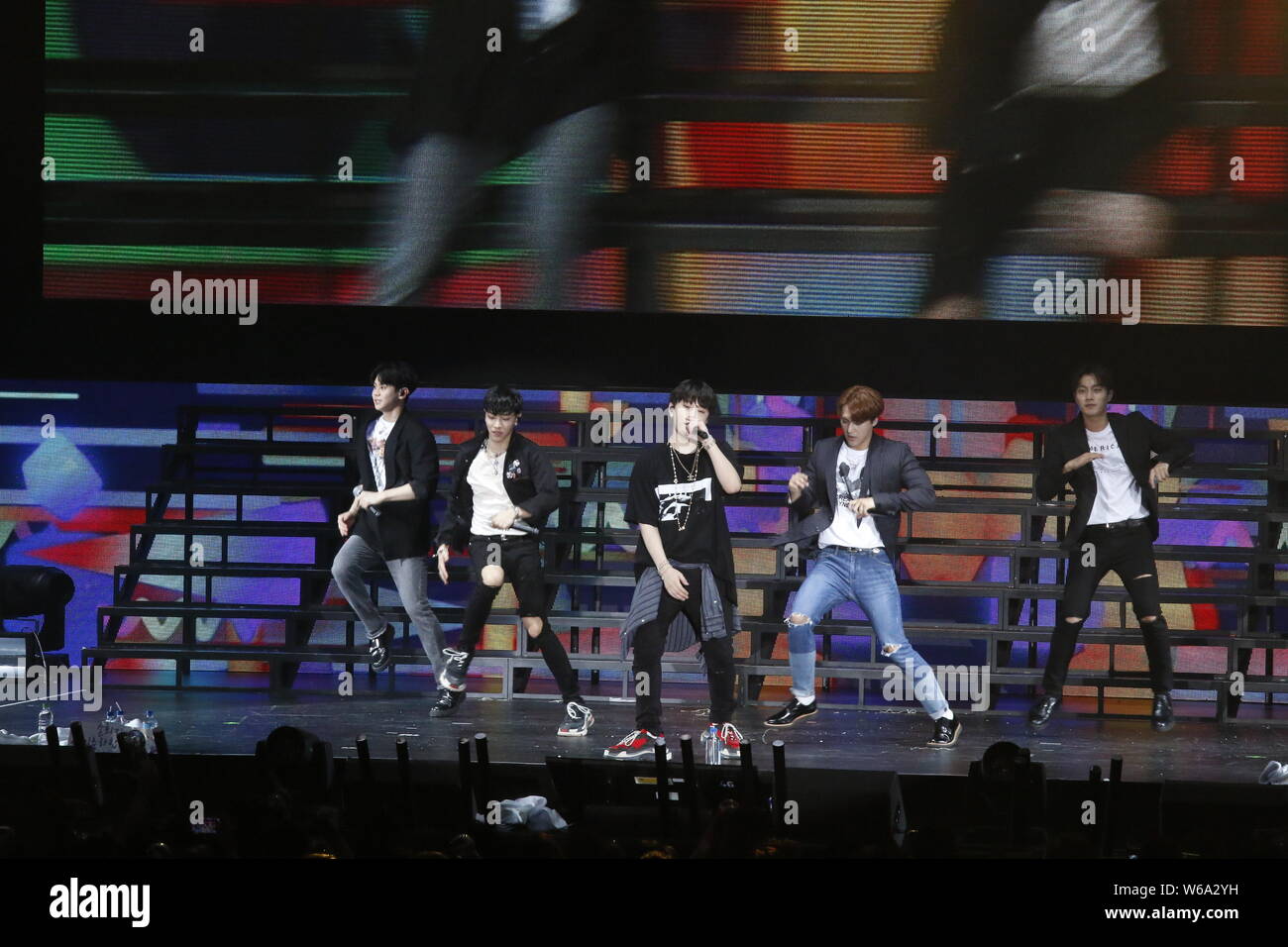 Members of South Korean boy group Highlight perform during 2018 ...