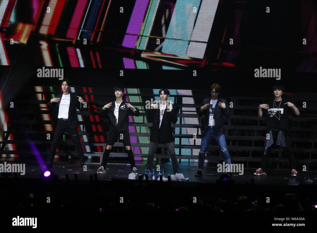 Members of South Korean boy group Highlight perform during 2018 ...