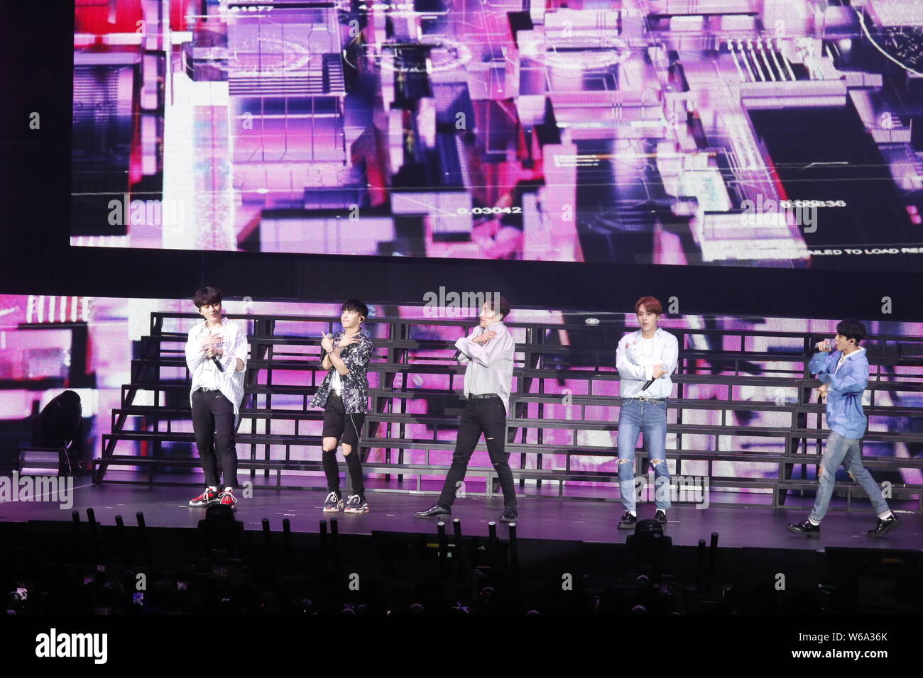 Members of South Korean boy group Highlight perform during 2018 ...