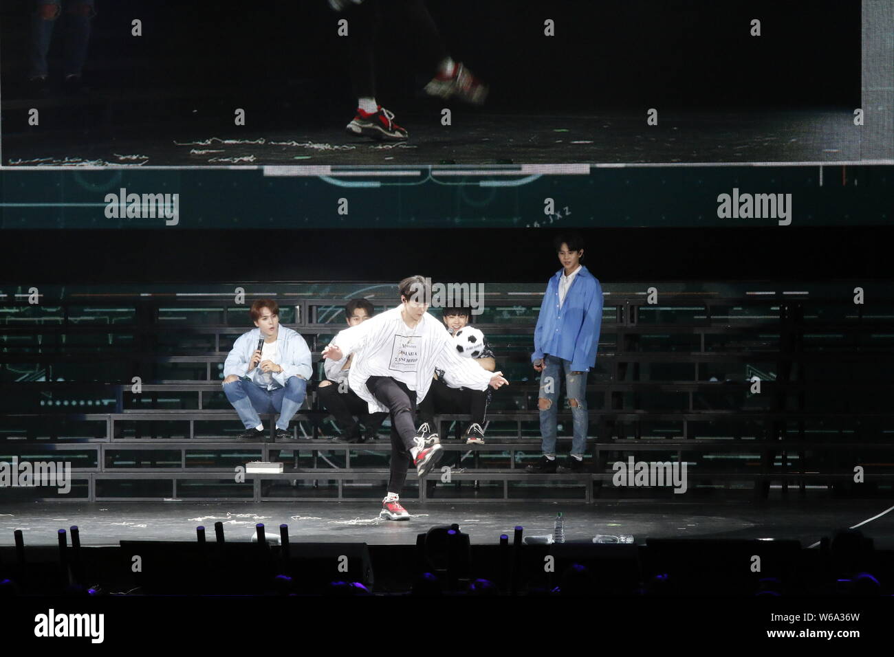 Members of South Korean boy group Highlight perform during 2018 ...