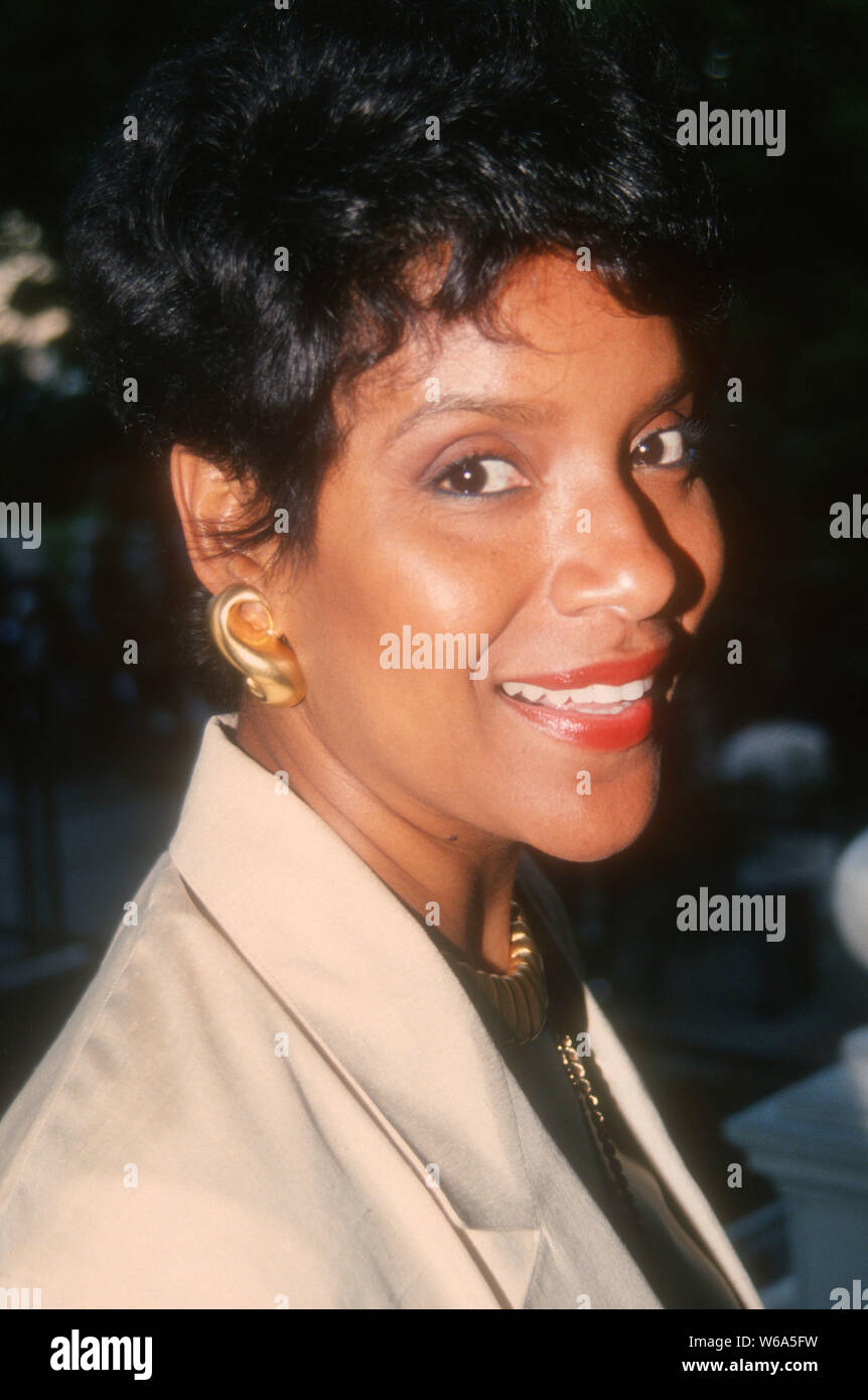 Phylicia rashad actor hi-res stock photography and images - Alamy