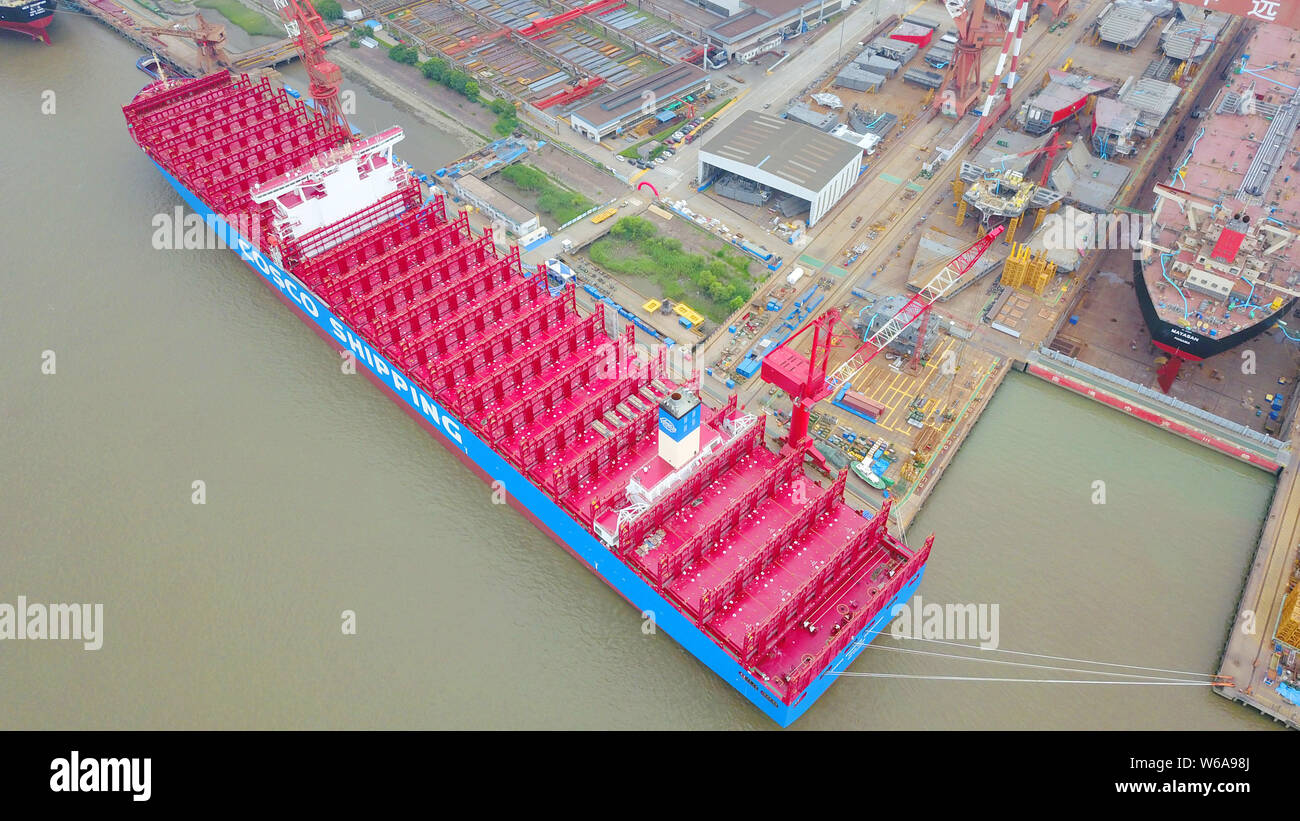 The 20,000 TEU container vessel "COSCO SHIPPING CAPRICORN" manufactured ...