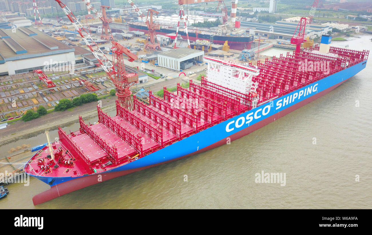 The 20,000 TEU container vessel "COSCO SHIPPING CAPRICORN" manufactured ...