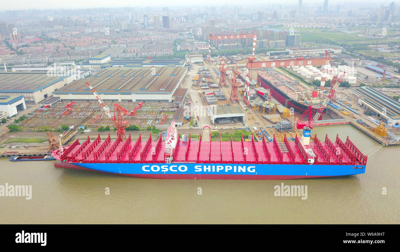 The 20,000 TEU container vessel "COSCO SHIPPING CAPRICORN" manufactured ...