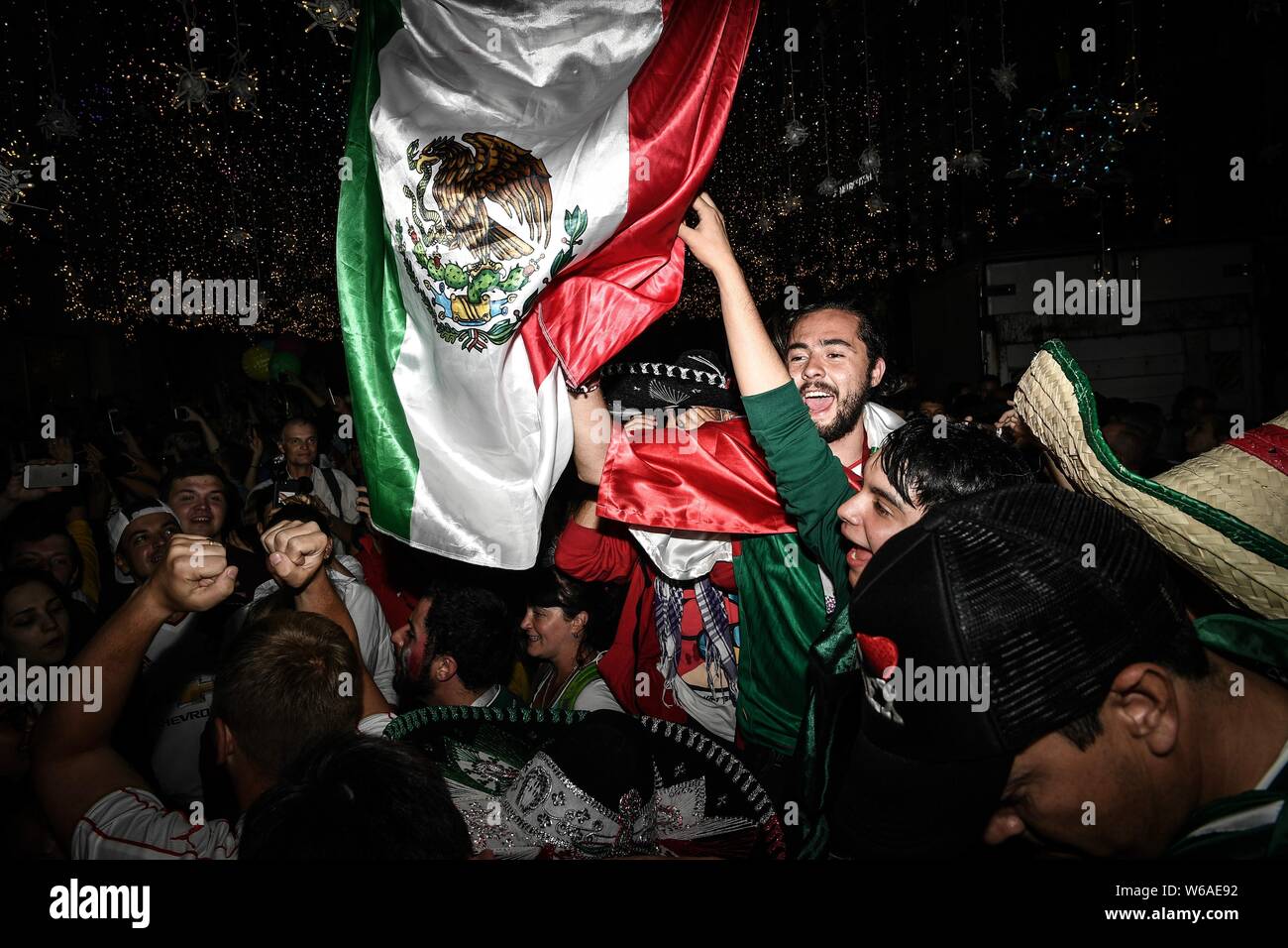 Fans celebrate mexico hi-res stock photography and images - Alamy