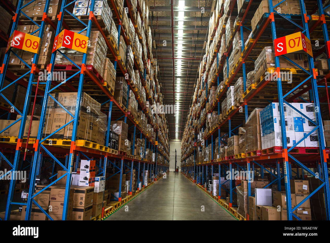 View of a warehouse of Suning Logistics, the logistic arm of Suning.com ...