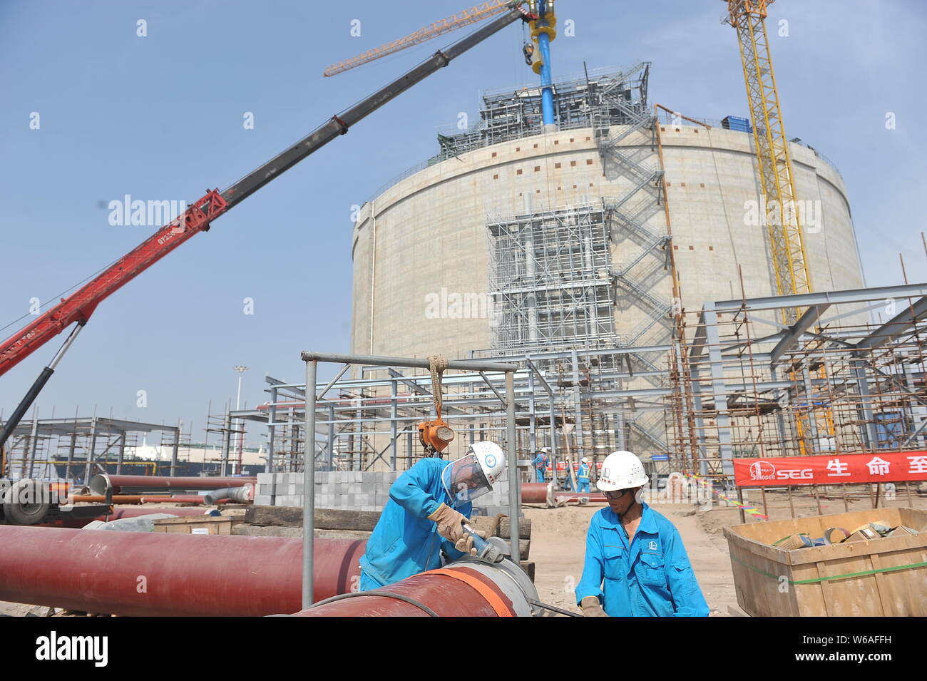 A liquefied natural gas (LNG) storage tank with 160,000 cubic metres of ...